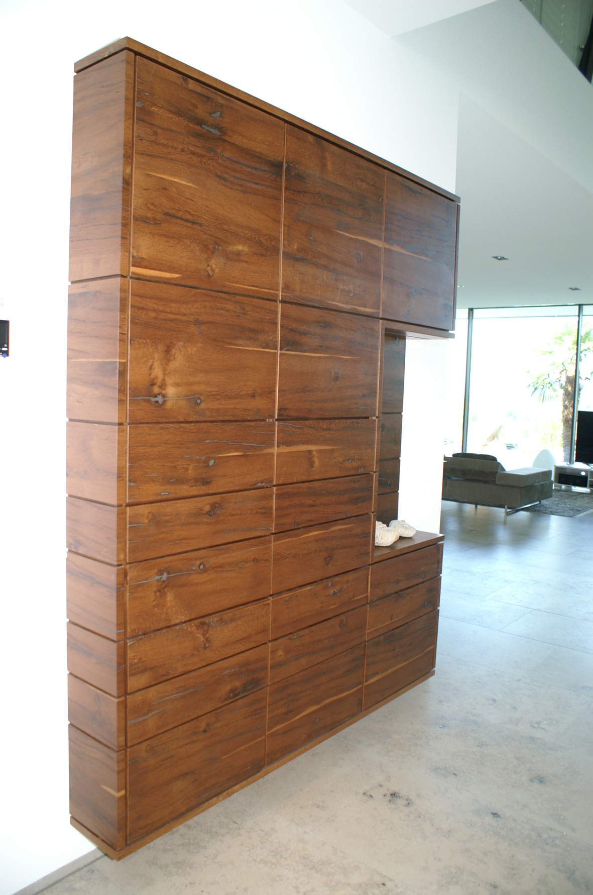 Privates Bauprojekt glänzt mit Eichenfurnier aus edlem Altholz